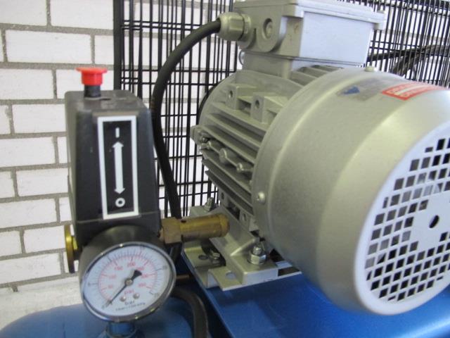 Airpress K100-300 compressor - Memax, Online veiling van metaal ...
