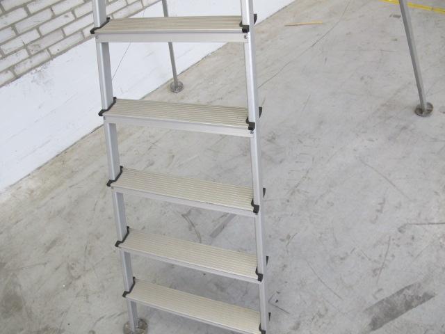 Aluminium trap 9 treden ca 2500 mm hoog - Memax, Online veiling van ...