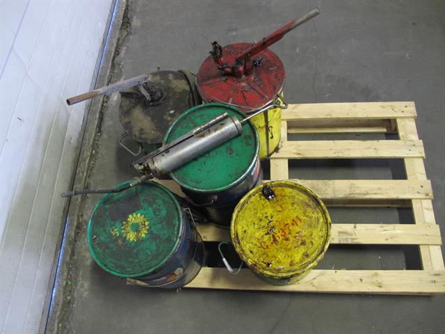 div tonnen met smeervet incl. vetspuit - Memax, Online veiling van ...