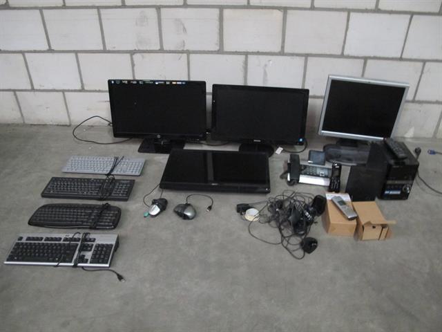 diverse computerschermen, toetsenborden e.d. - Memax, Online veiling ...