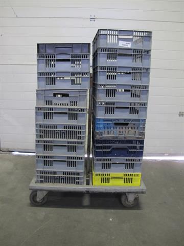 kar met diverse bakken - Memax, Online veiling van metaal, machines en ...