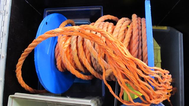 kist met diverse inhoud - Memax, Online veiling van metaal, machines en ...