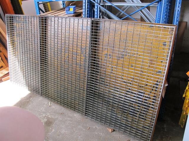 lekbak van metaal met rooster - Memax, Online veiling van metaal ...