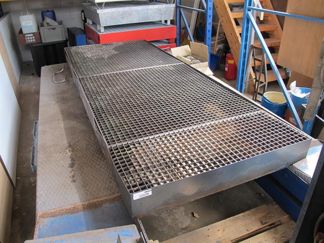 lekbak van metaal met rooster - Memax, Online veiling van metaal ...