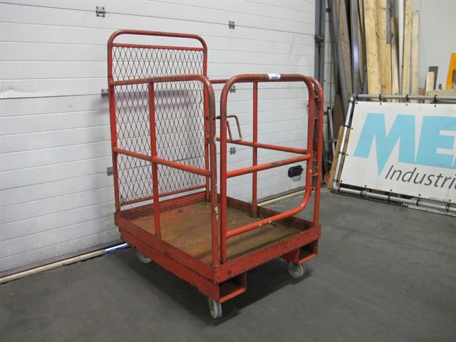 manbak voor een heftruck - Memax, Online veiling van metaal, machines ...