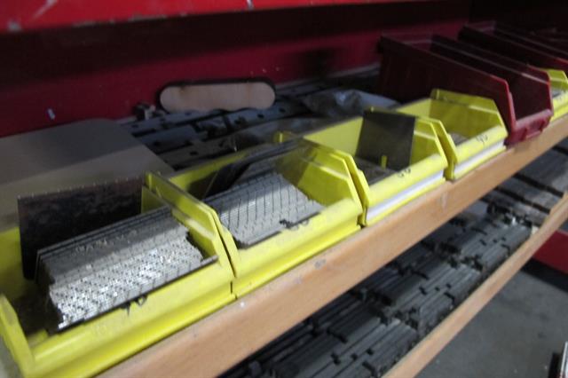 ponsmachine regelbewerkingsmachine Elcede SC6 incl. mobiele werktafel ...