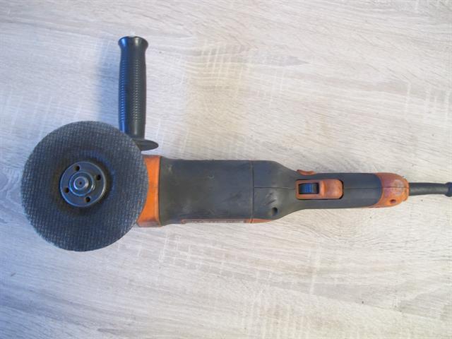 slijptol Ø125 en een klop-boormachine Black&Decker - Memax, Online ...