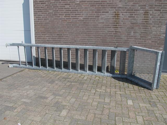trap van metaal 3.20mtr hoog met leuning en bordes - Memax, Online ...