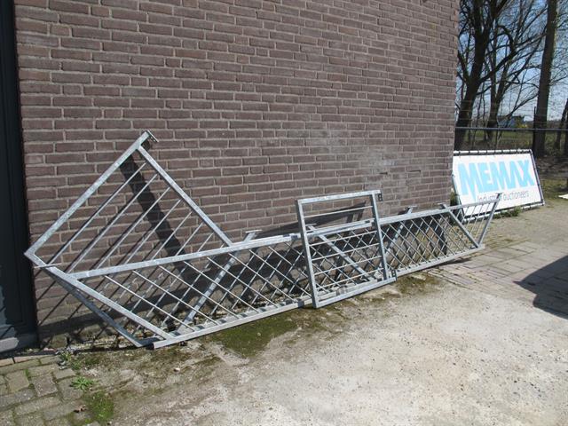 trap van metaal 3.20mtr hoog met leuning en bordes - Memax, Online ...