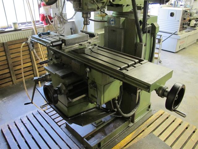 vertikale freesbank TOS Kurim FNK25A incl. ladenkast met frezen - Memax ...